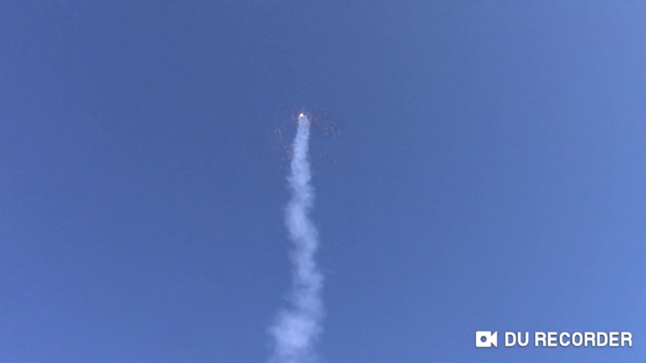 AIR ASSAULT WITH SMOKE TAILS BY(PHANTOM BRAND FIREWORKS)4 PIECES - YouTube