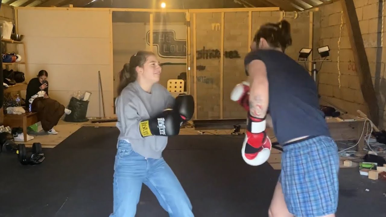 Punk boy fights a girl - YouTube