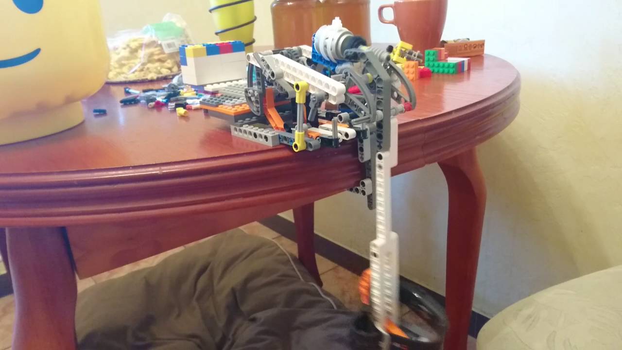 Fitbit cheating machine v3 - YouTube