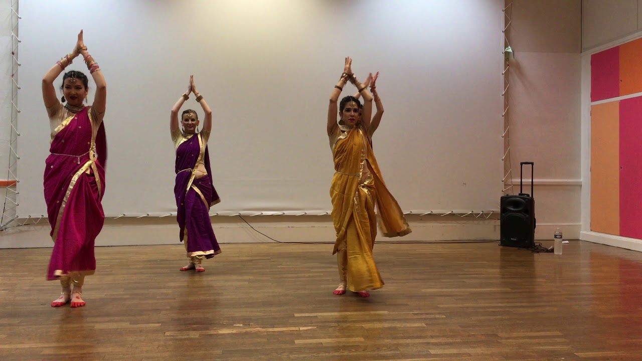 Laung laachi and Manmohini dance by french girls - YouTube
