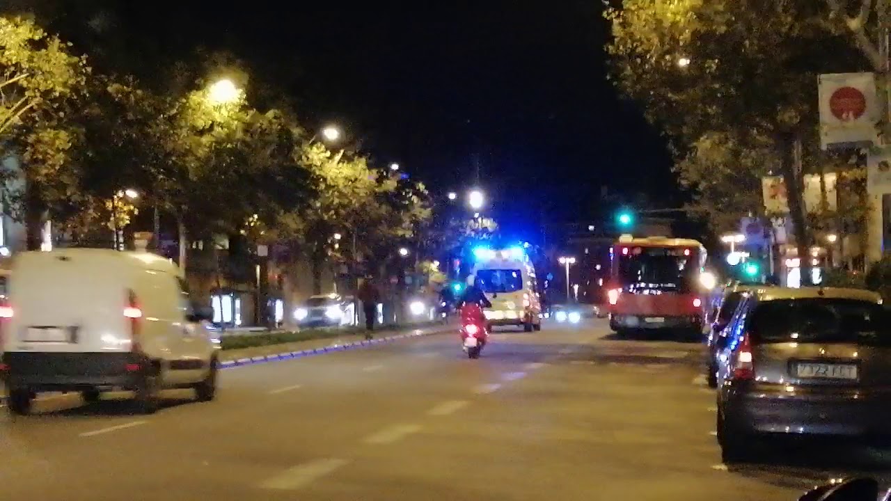 Ambulancia 112 acudiendo a un servicio urgente - YouTube
