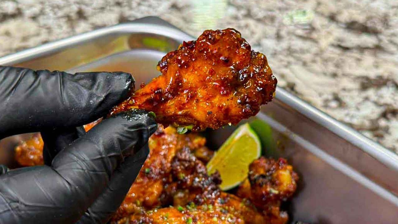 Crispy and Sticky Honey Chipotle Chicken Wings - YouTube