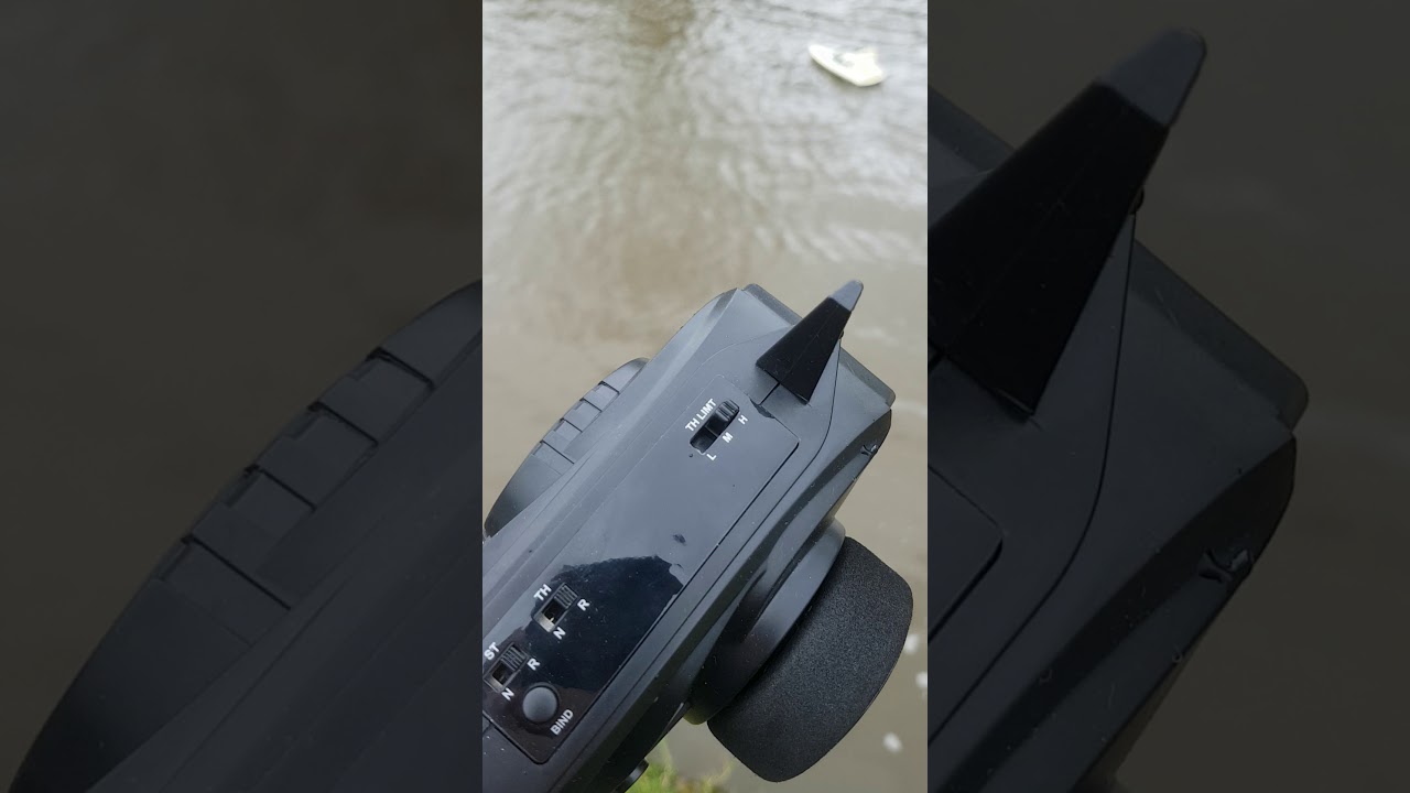 Ripmax intercepter 350 rc boat on a brushless power system - YouTube