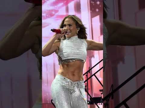 ‘Free’ Live (Ben Affleck breakup aftermath song) - Jennifer Lopez - Up All Night Tour Bcn