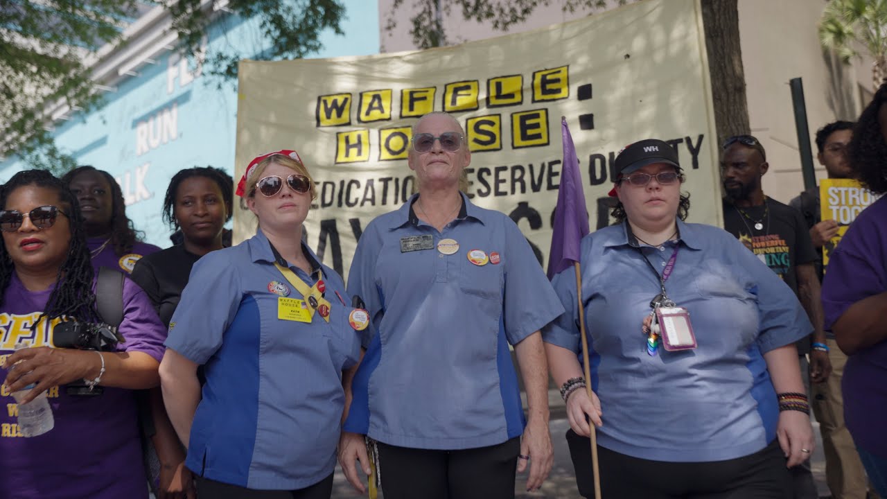 Waffle House workers deliver THREE demand letters at same time - YouTube