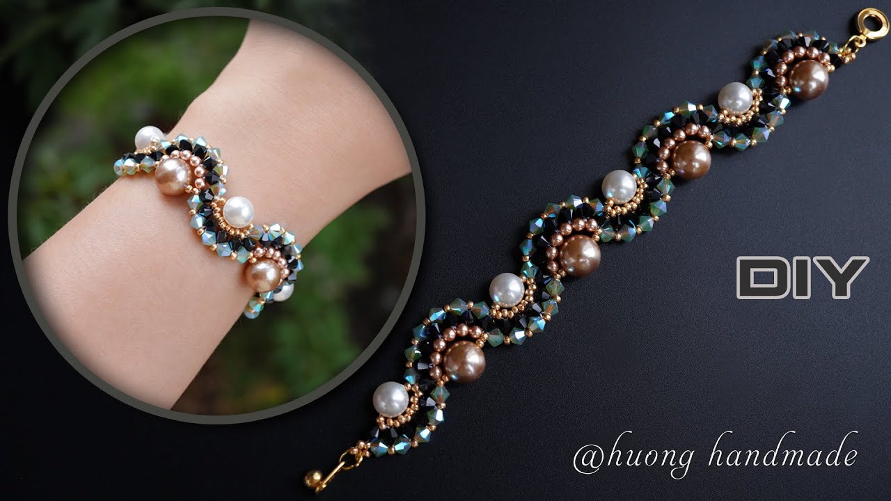 Wavy bicones bracelet. DIY beaded bracelet. How to make beaded jewelry ...