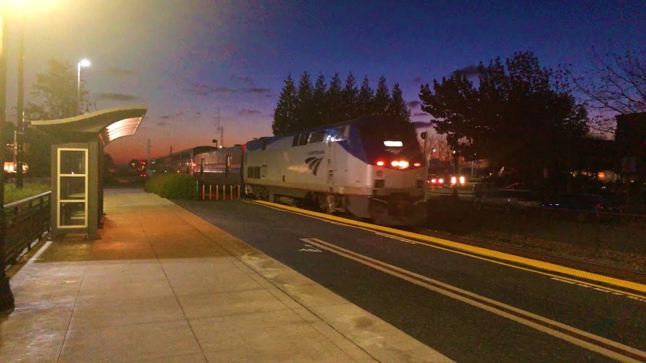Amtrak Empire Builder #8 arriving at Edmonds, Washington - YouTube