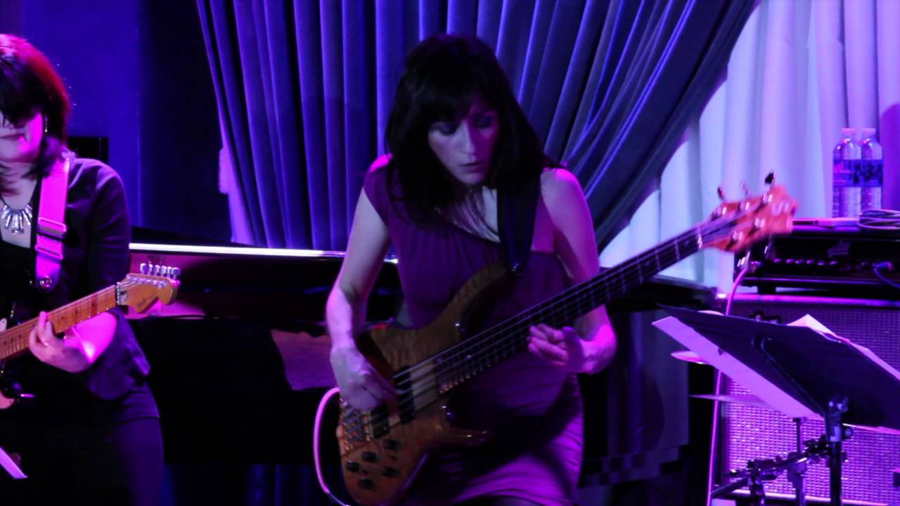 "Amanda Ruzza Group" - Live @ Blue Note #5 - Bass and Drums solo - YouTube