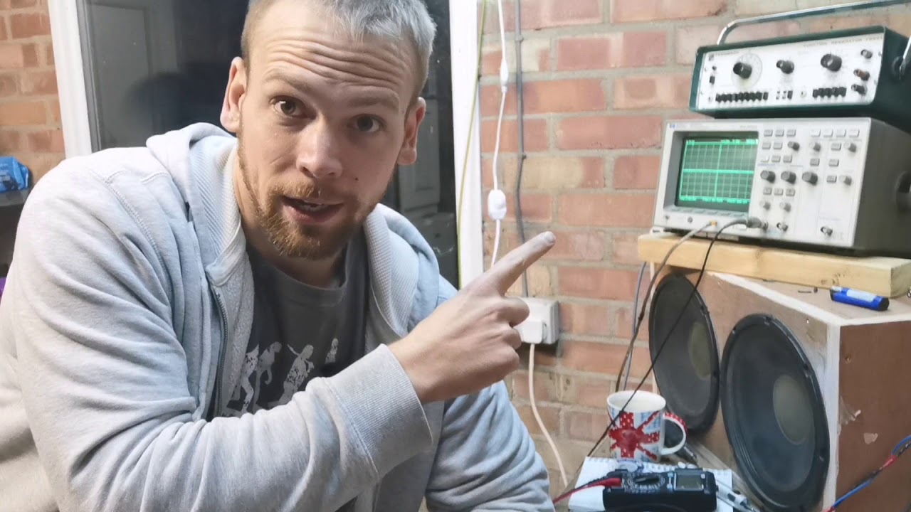 What Bass Boost Does To A Clean Sound Wave. - YouTube