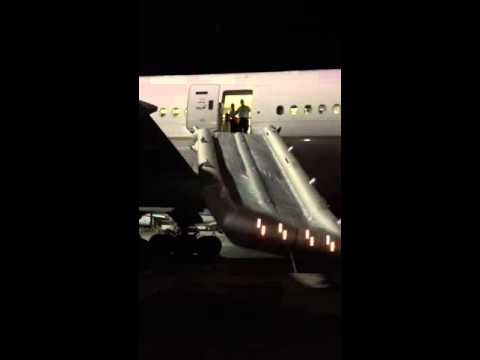 B777 Escape Slide Deployment - YouTube