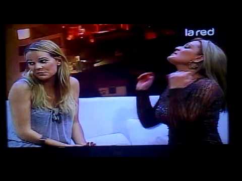 Beso Pilar Ruiz y Javiera Suarez