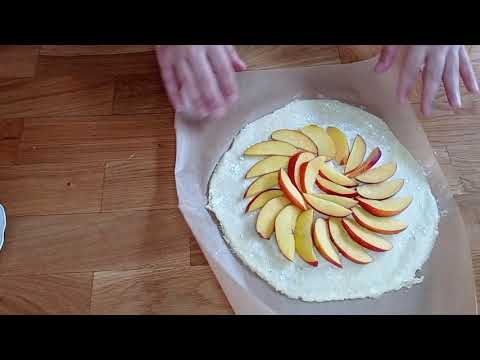 Galette . Fransız mətbəxindən olan şaftalı ilə  Galette hazırladım