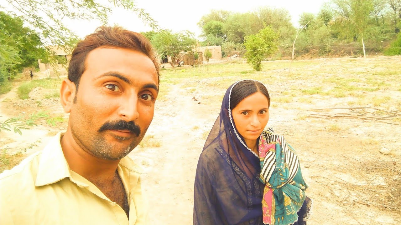 Gaon mein lakriyan kese nakalty hin | Pakistani family village life ...