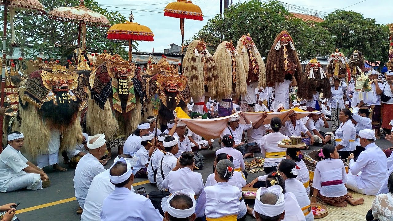 Ida Ratu Gede Singapadu Rauh Ring Pura Penataran Sasih, Pejeng. 14 ...