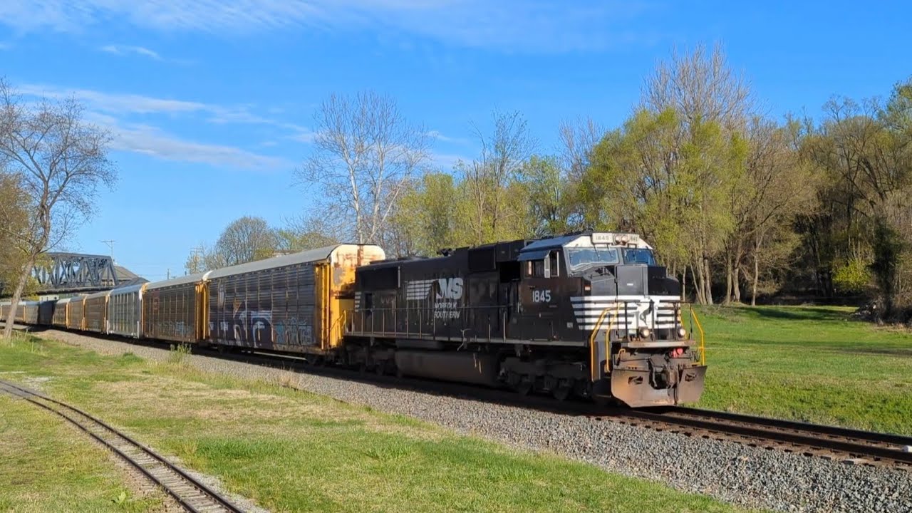 A Busy Sunday on the NS Lehigh Line in Phillipsburg, NJ with UP Power ...