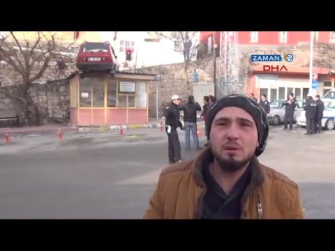 El freni çekmeyi unutulan araç muhtarlık kulubesine düştü