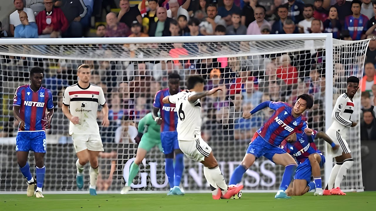 This Two-Footed Tackle, Should Lisandro Martinez Be Given a Red Card ...