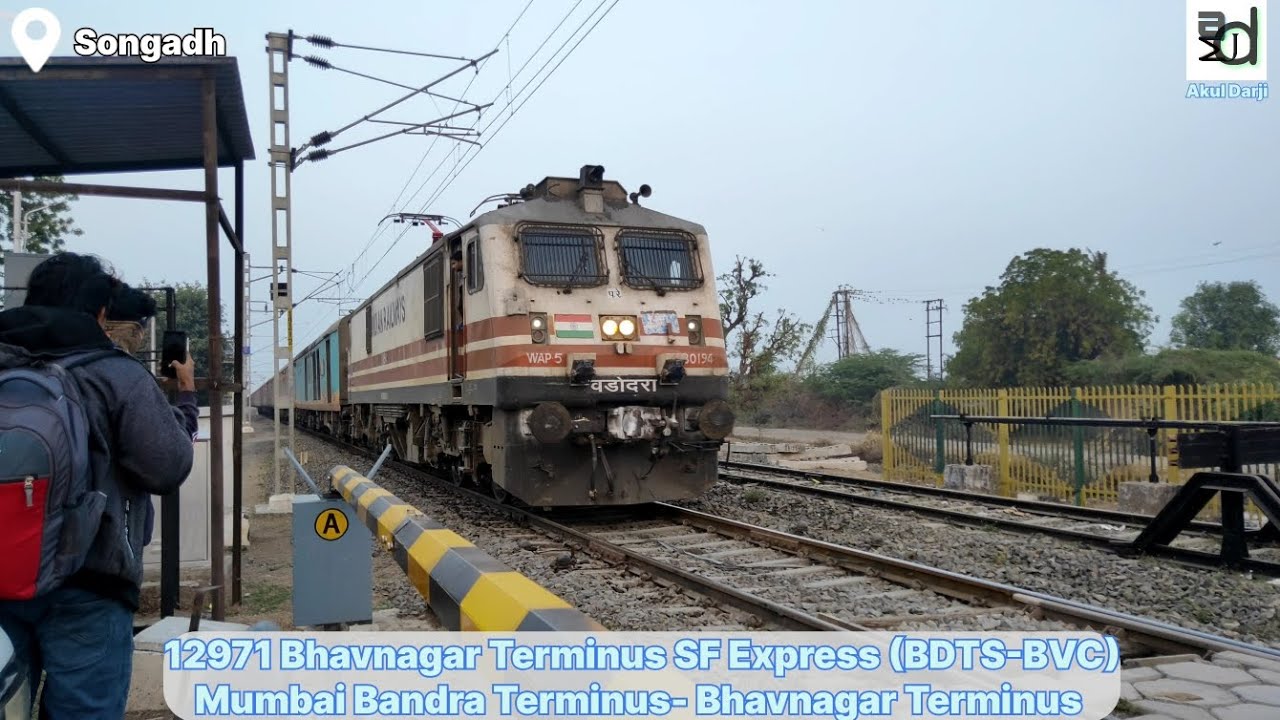 Dual Honking 🔥 Of Bhavnagar Terminus SF Express 😌 Departure From ...
