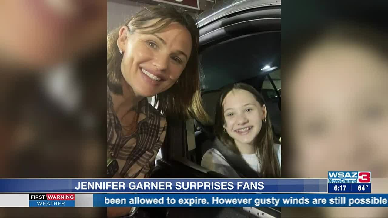 Jennifer Garner surprises fans - YouTube