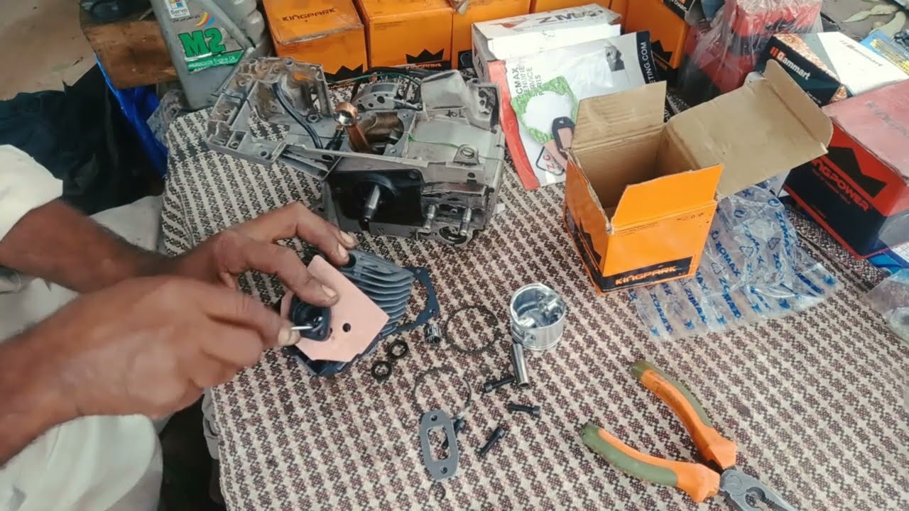Rebuilding Chainsaw Engine /चेनसॉ इंजन का पुनर्निर्माण - YouTube