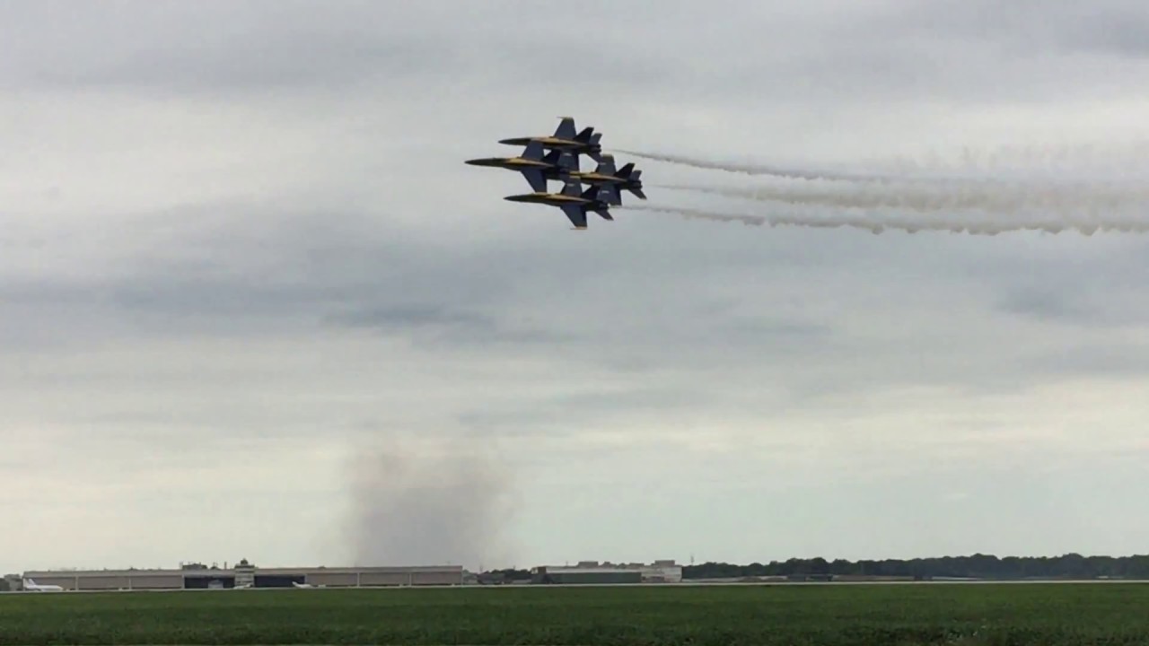 Blue Angels (Thunder Over Michigan 2017) - YouTube