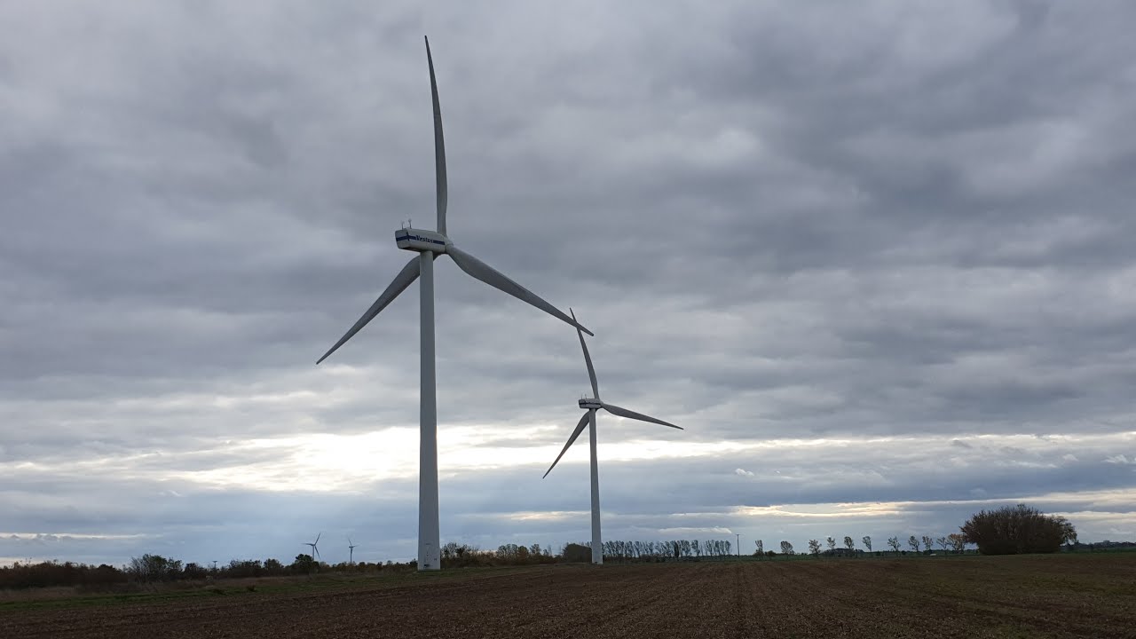 Windpark Queis (14x Enercon E66, 3x Vestas V80 & 3x Enercon E53) - YouTube