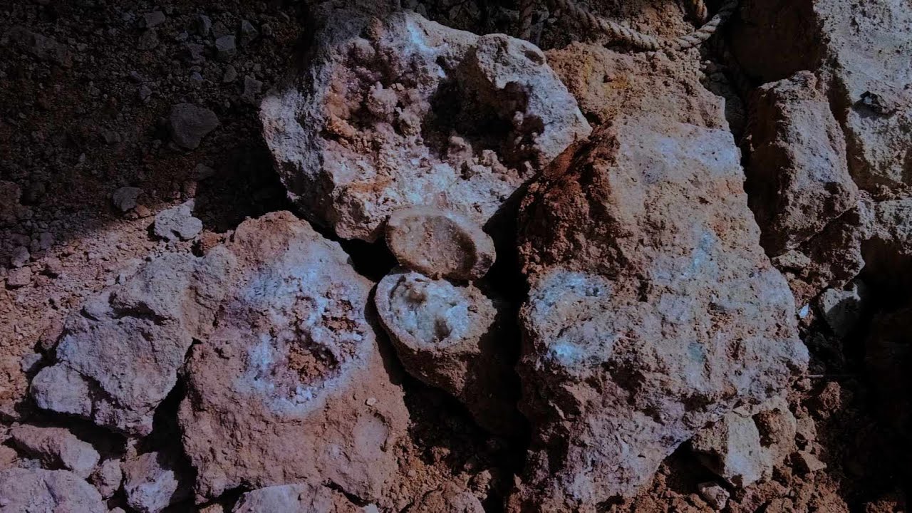 Sapol Ang Digsite May Heavenly Stem Clamshell Marker At May Alkitran ...