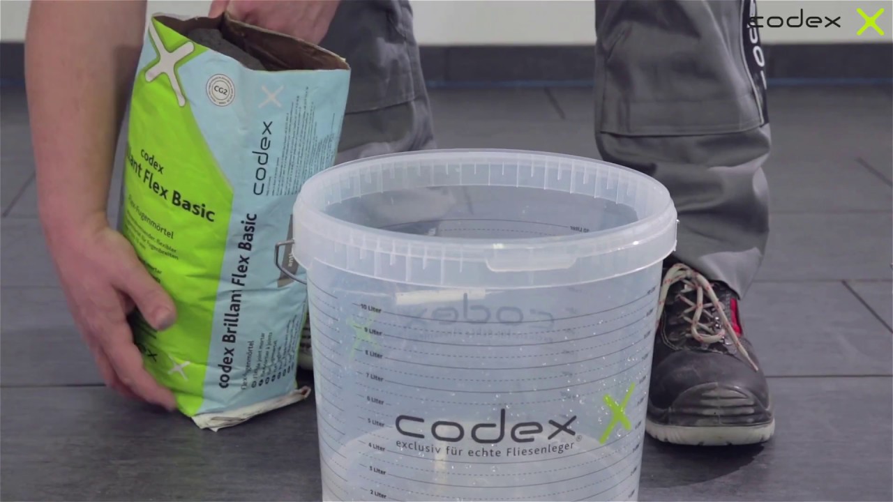 Tegelwerk voegen met de flexibele voegmortel codex Brillant Flex Basic ...