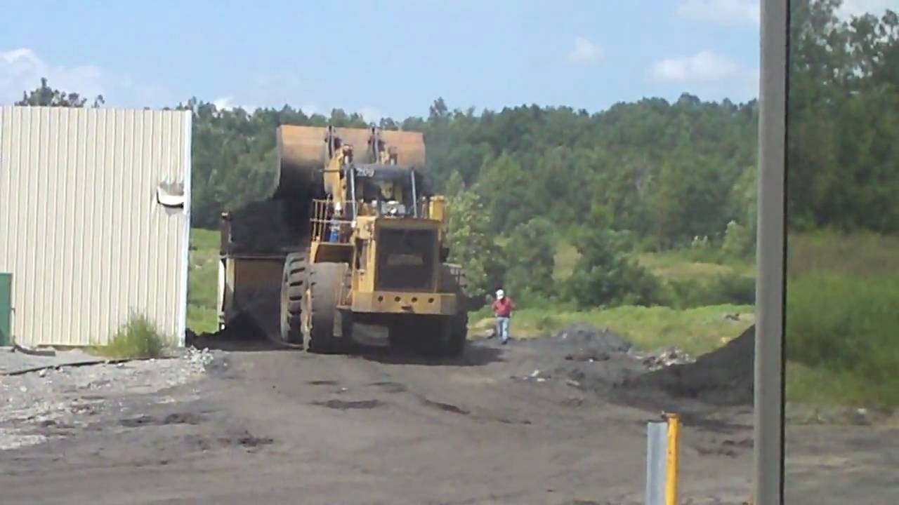 Clark 475b wheel loader pt.1 - YouTube