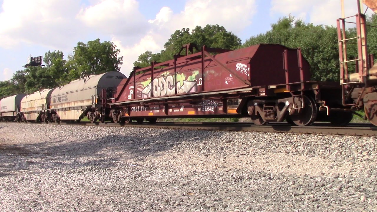 NS #4105 leads a mixed freight through Somerset, KY with NS 4002 and mid-DPU! - YouTube