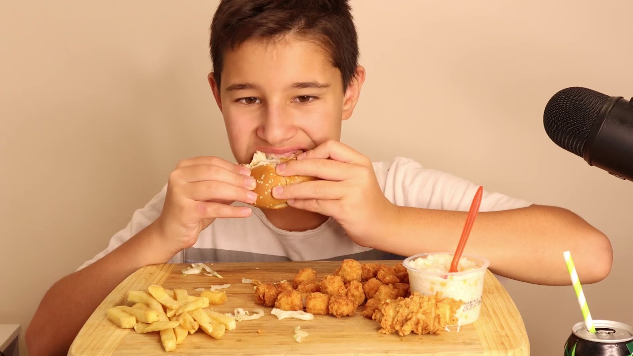 *ASMR* KFC DEEP FRIED CHICKEN, POPCORN BITES & CRUNCHY COLESLAW - YouTube
