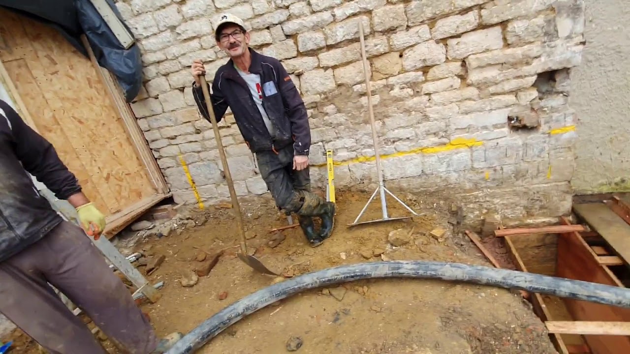 footings for timber frame extension - YouTube