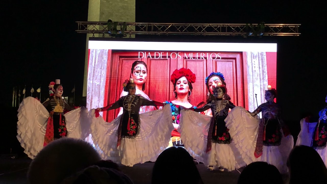 Catrinas dancing/baile at Dia de los Muertos - YouTube