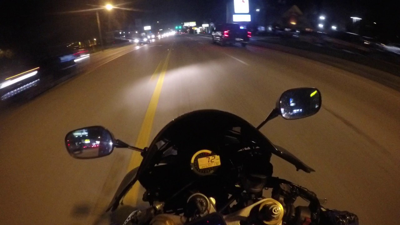 Motorcycle Road Rage/Motorcycle punches mirror - YouTube