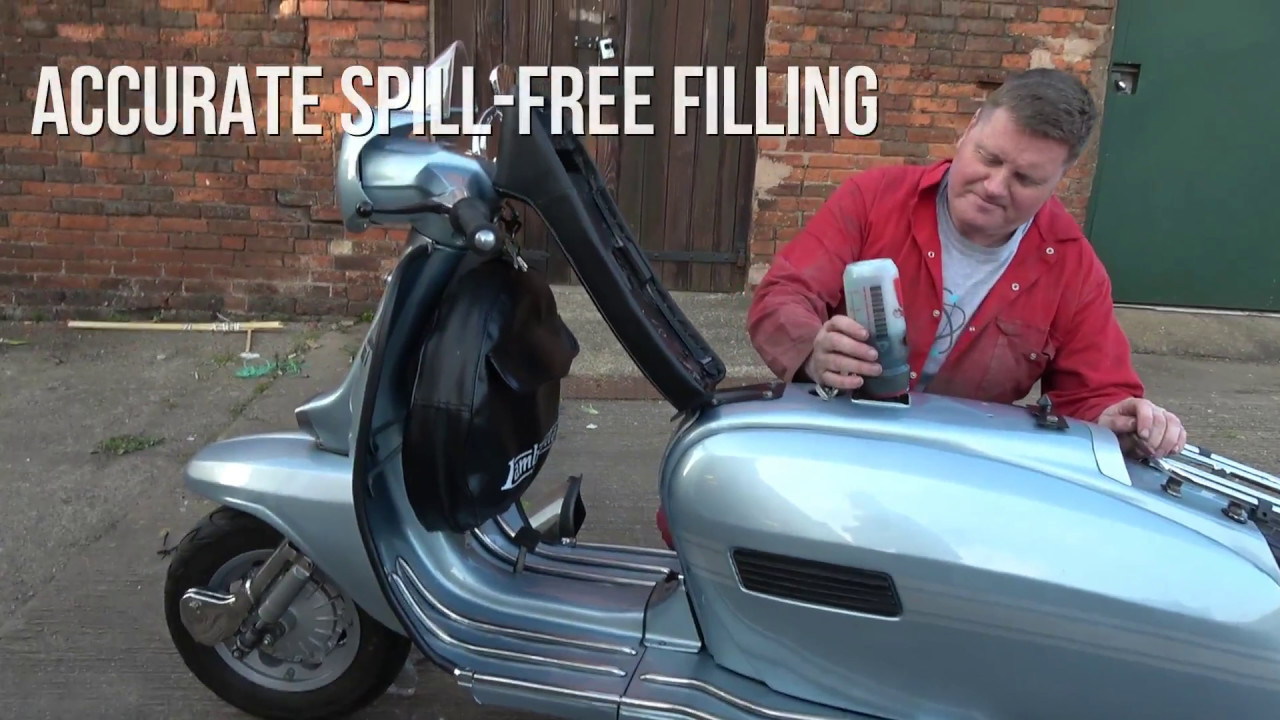 SLUK | SIP Squeeze 2-stroke oil measuring bottle vs oil jug - YouTube