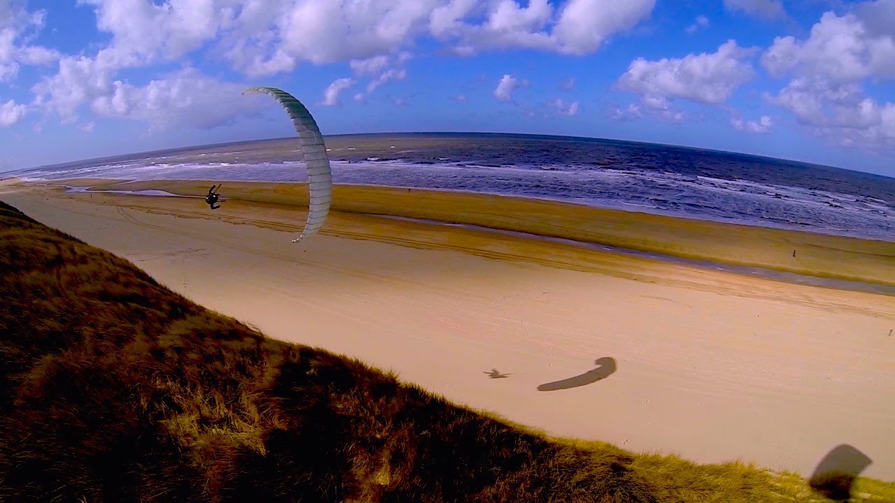 PLAYING around the beach - extreme low paragliding - HD - YouTube