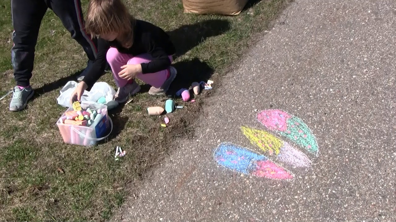 Kiley Girls Sidewalk Chalk Art - YouTube