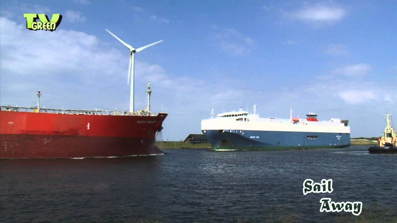 Baltic Ace meets Pacific Innovater at the Dutch Noordzeekanaal - YouTube