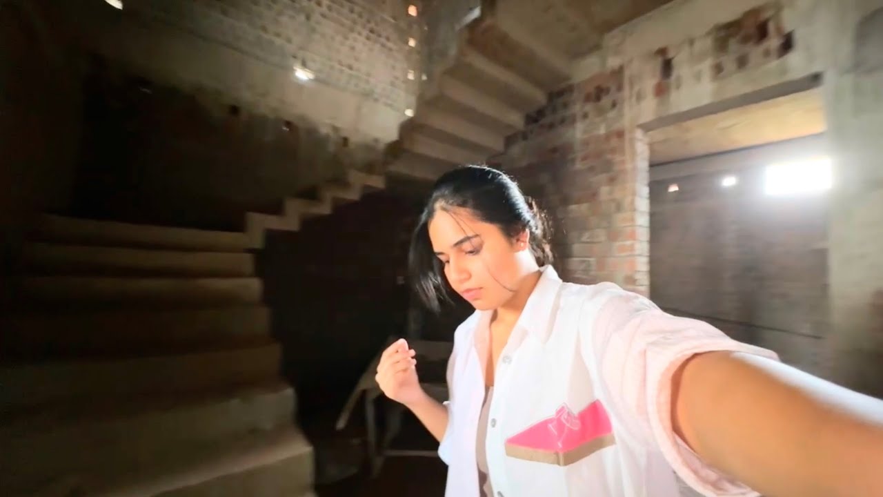 Building Home Chaos & a Scary Stair Moment 😭 | Kaotic Kajal Vlog #2 ...