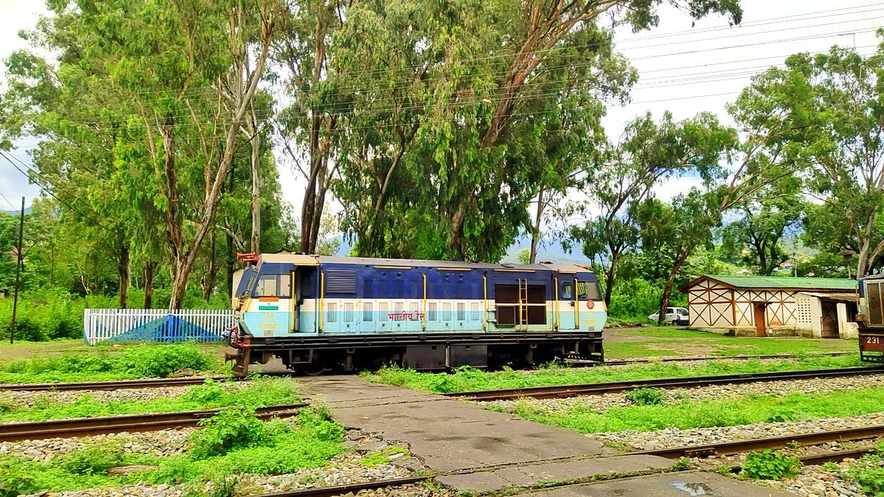 BAIJNATH PAPROLA RAILWAY STATION ZDM 724 LOCOMOTIVE ENTER IN LOCO YARD ...