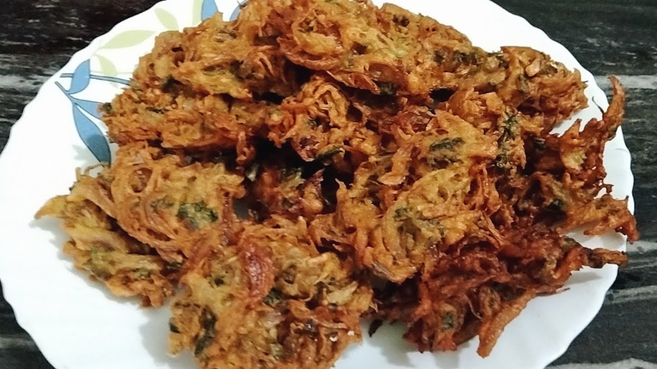 Pyaaz pakoda | Crispy and Tasty #Ramadan special #pyaazpakoda # ...