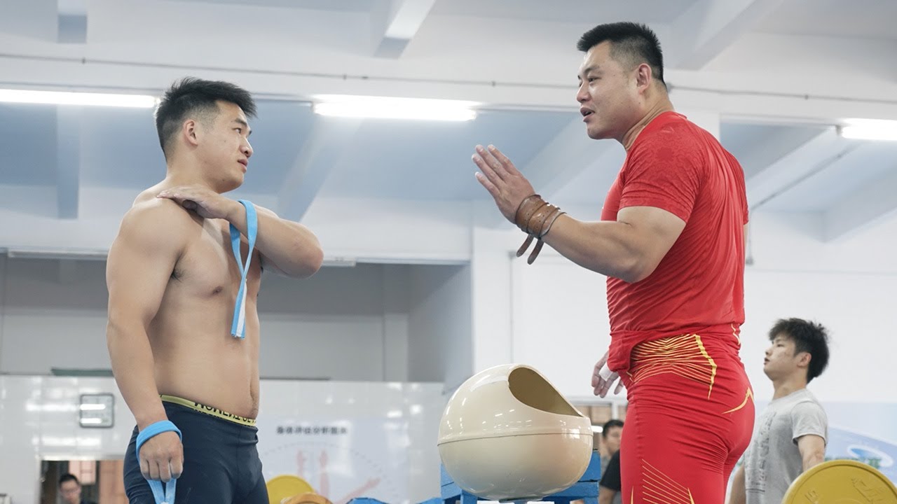 Tian Tao and Yang Zhe Training, Liu Huanhua Loading - YouTube