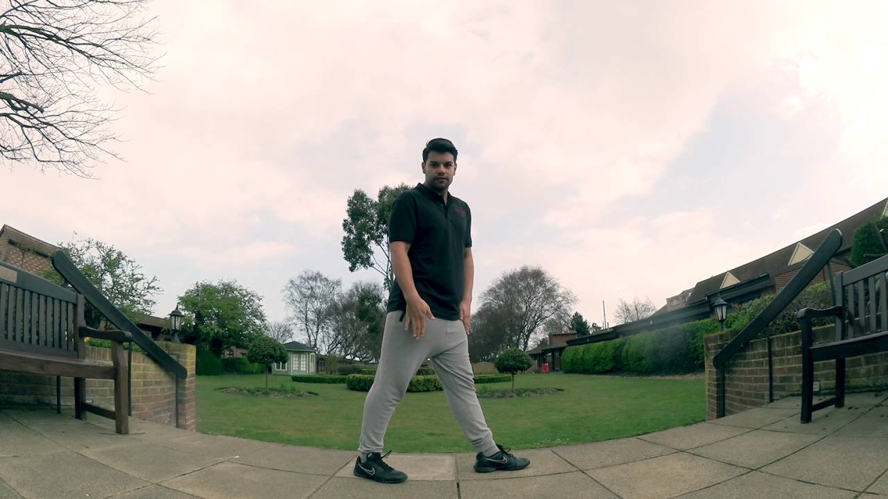 Zac Patterson Shows Us How To Do The Splits - YouTube