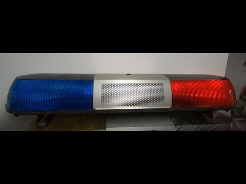 Whelen 8002 basic 8000 Strobe Lightbar - YouTube