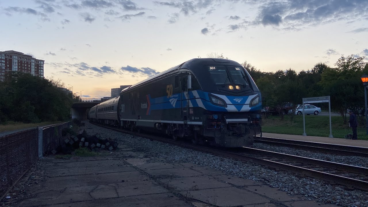 Amtrak Cardinal Train #50 and Palmetto Train #90 at Alexandria Train ...