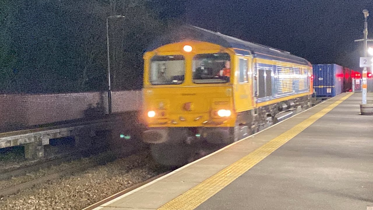 “Sir Sam Fay great central railway” 66707 GBRf 4E39 with 32 containers ...