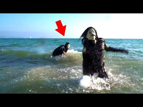 Der Kampf GAMIE gegen AYUWOKI am STRAND UNTERWASSER im MEER !!!