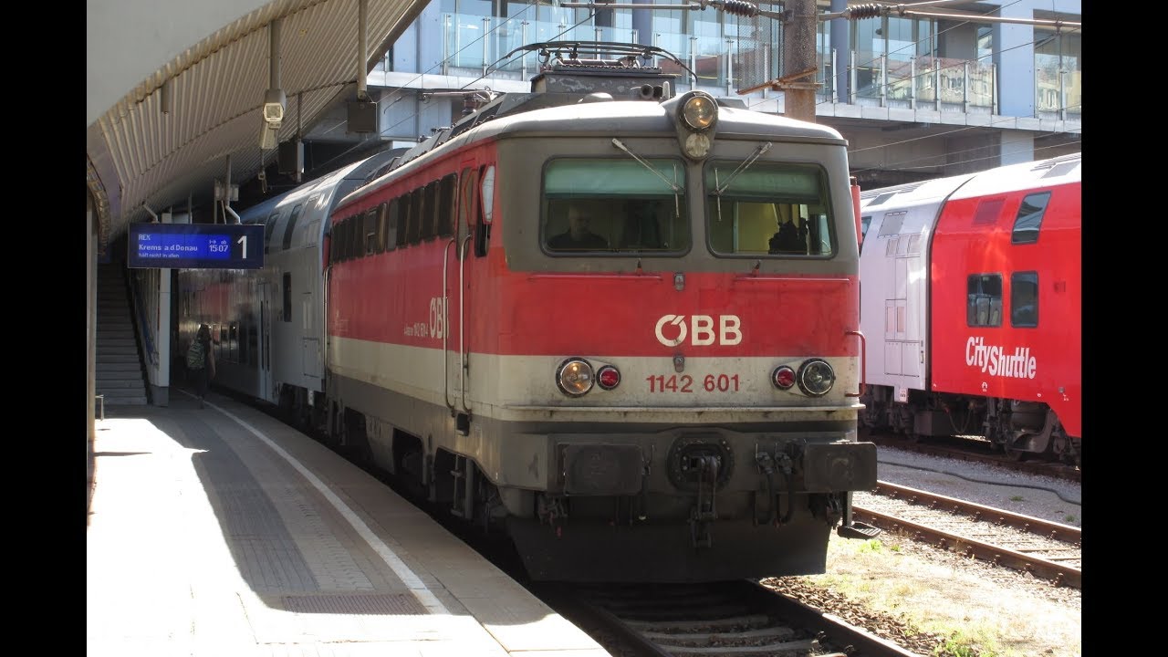 Austria: OBB class 1142 electric loco leaves Wien Spittelau - YouTube
