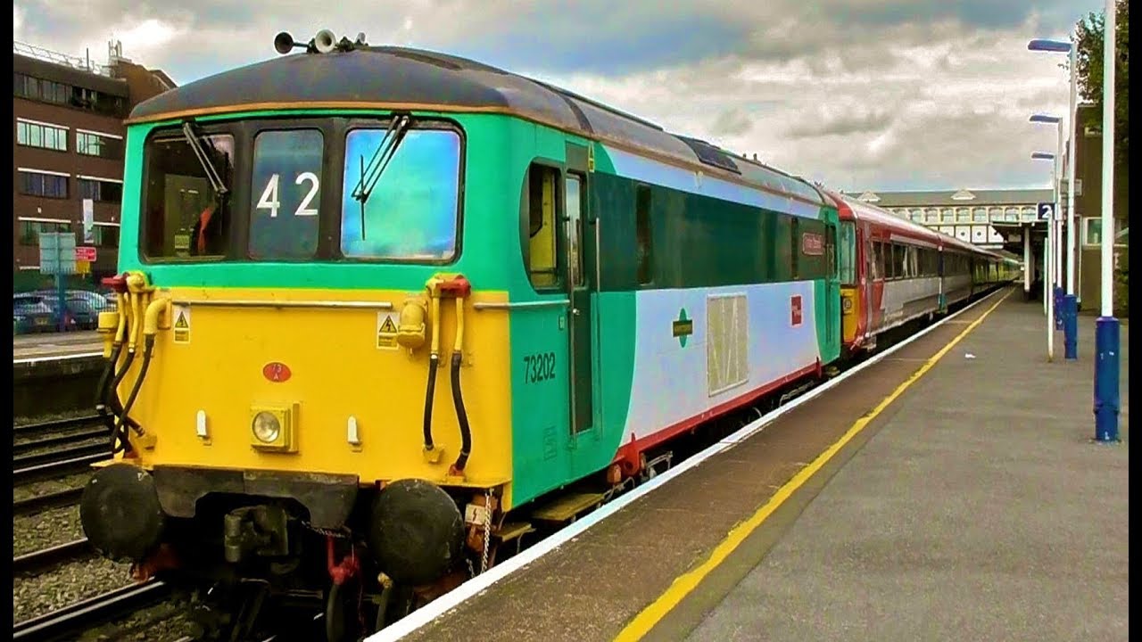 Southern 73202 Dragging Class 442s - 442408 + 442402 At Eastleigh - YouTube