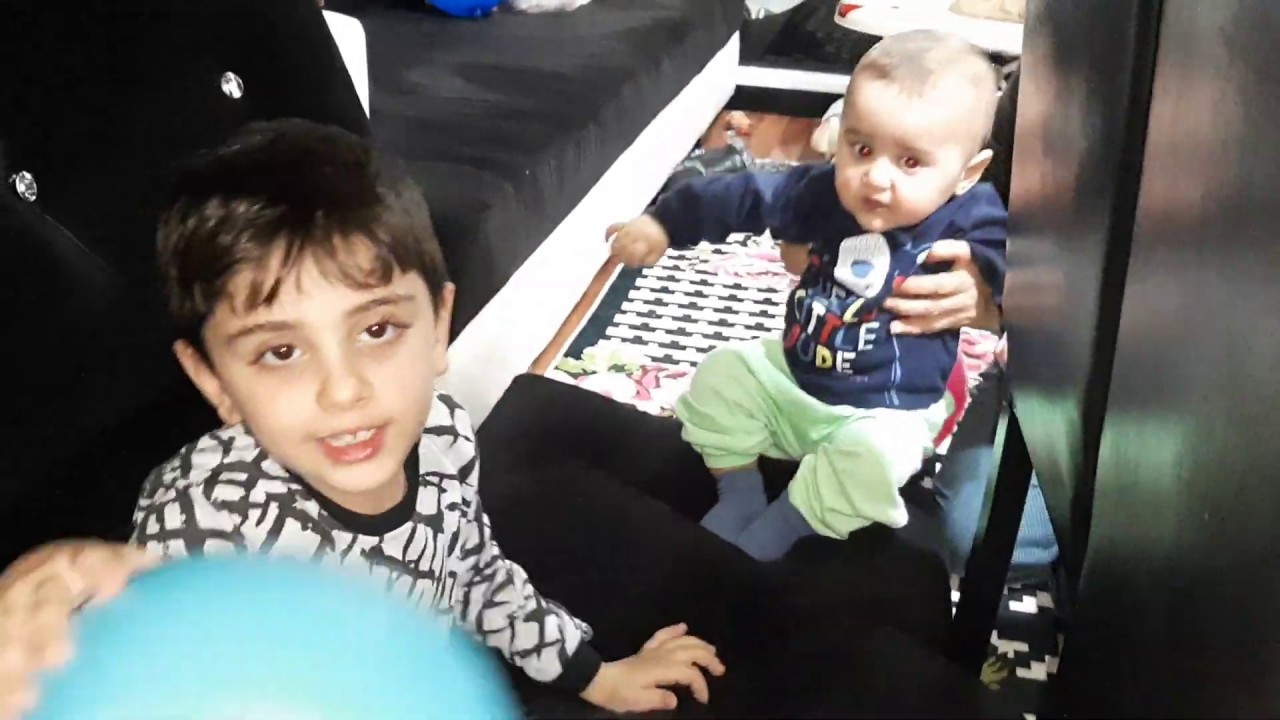 Yusuf Emir Oyun oynamak istedi. Efe Yusuf Emirin Yüzüne Balonları Attı ...